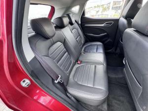 Red MG ZS 2023 in Vilnius, with an engine capacity of 1.00 L and mileage of 70 thousand km for 13500 €, photo 18 on AUTOMOTO.COM.LV