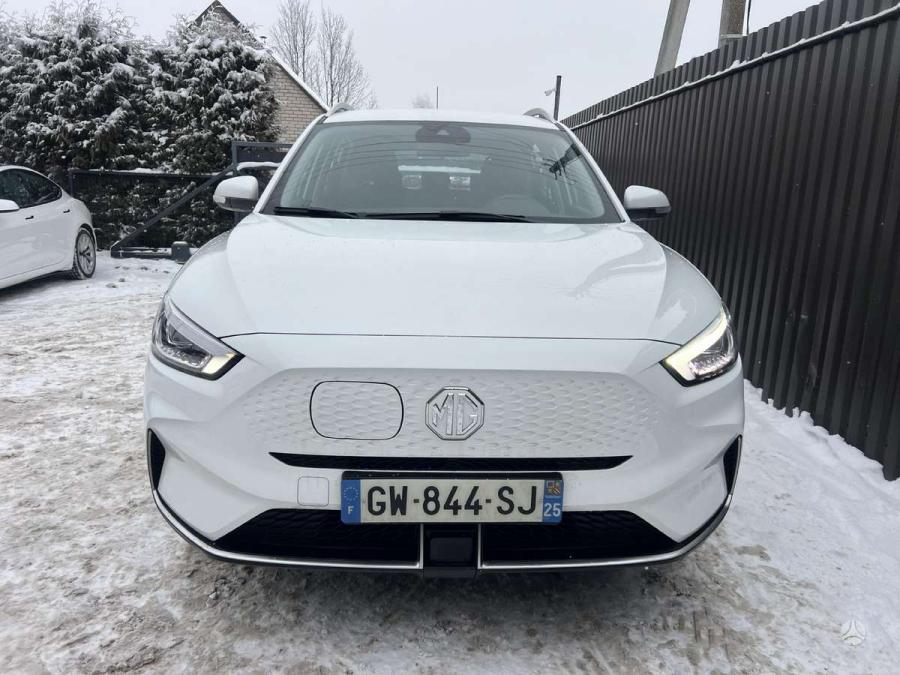 White MG ZS 2024 in Kaunas, with an engine capacity of 0.00 L and mileage of 18 thousand km for 14500 €, photo 2 on AUTOMOTO.COM.LV