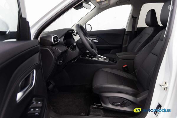White MG ZS 2025 in Vilnius, with an engine capacity of 1.50 L and mileage of 16 thousand km for 22990 €, photo 3 on AUTOMOTO.COM.LV