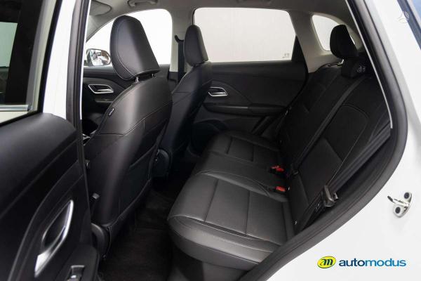 White MG ZS 2025 in Vilnius, with an engine capacity of 1.50 L and mileage of 16 thousand km for 22990 €, photo 4 on AUTOMOTO.COM.LV