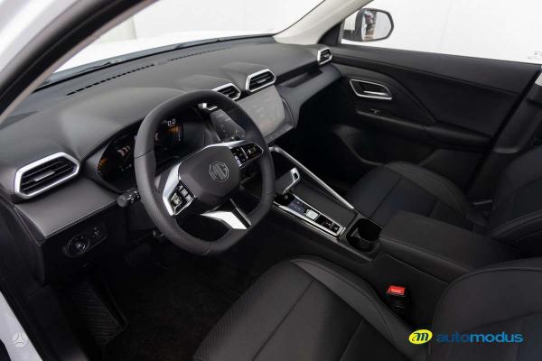 White MG ZS 2025 in Vilnius, with an engine capacity of 1.50 L and mileage of 16 thousand km for 22990 €, photo 6 on AUTOMOTO.COM.LV