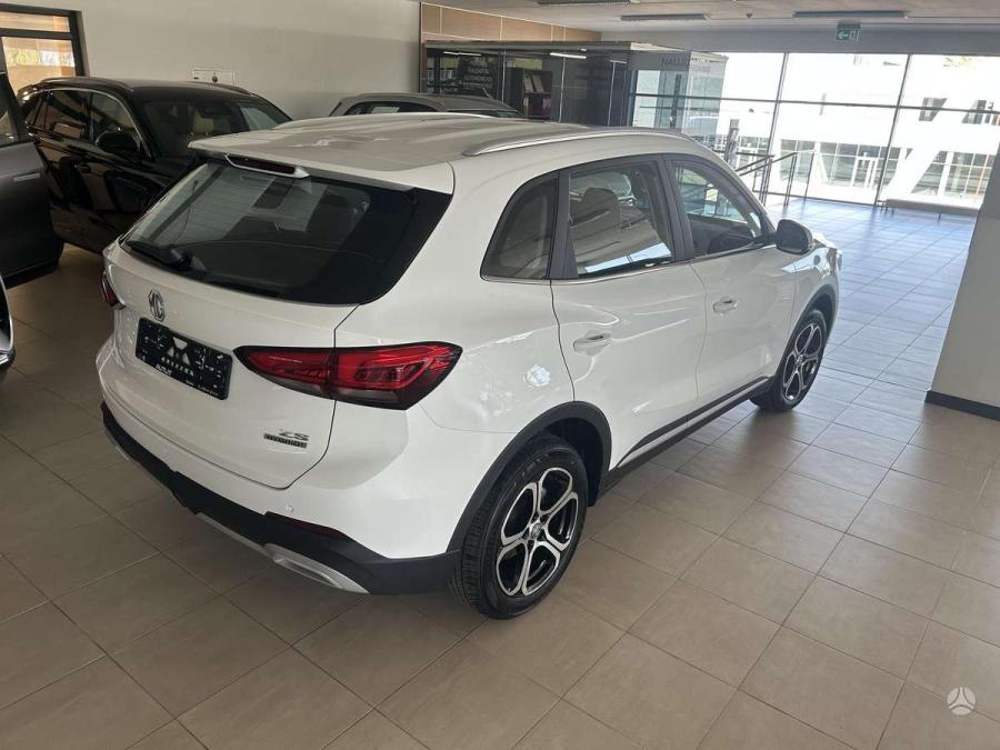 White MG ZS 2026 in Siauliai, with an engine capacity of 1.50 L and mileage of 0 thousand km for 23490 €, photo 5 on AUTOMOTO.COM.LV