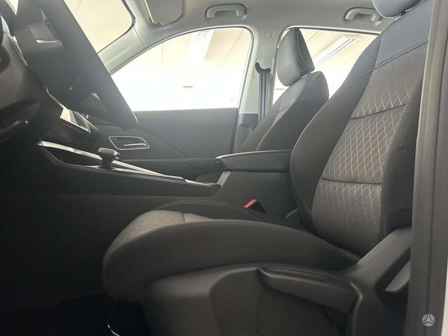 White MG ZS 2026 in Siauliai, with an engine capacity of 1.50 L and mileage of 0 thousand km for 23490 €, photo 12 on AUTOMOTO.COM.LV