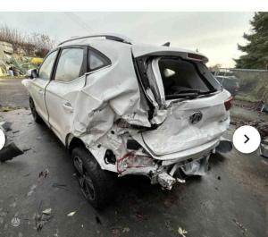 White MG ZS 2021 in Marijampole, with an engine capacity of 0.00 L and mileage of 38 thousand km for 3500 €, photo 3 on AUTOMOTO.COM.LV