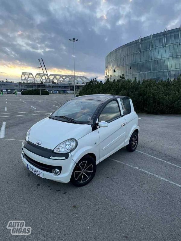 White Microcar M.GO 2011 in Kelme, with an engine capacity of 0.50 L and mileage of 87 thousand km for 3900 €, photo 3 on AUTOMOTO.COM.LV