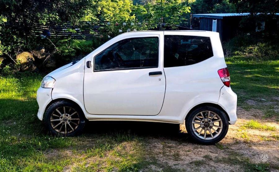 White Microcar Mgo 2011 in Vilnius, with an engine capacity of 0.65 L and mileage of 65 thousand km for 3199 €, photo 5 on AUTOMOTO.COM.LV