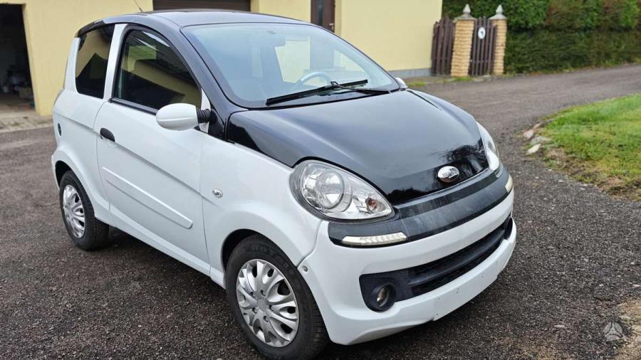 White Microcar Mgo 2010 in Siauliai, with an engine capacity of 0.51 L and mileage of 43 thousand km for 4999 €, photo 5 on AUTOMOTO.COM.LV