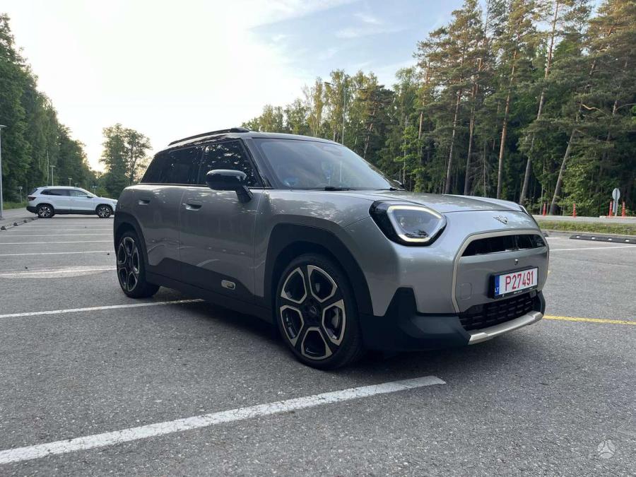 Grey MINI Aceman 2025 in Klaipeda, with an engine capacity of 0.00 L and mileage of 11 thousand km for 29000 €, photo 3 on AUTOMOTO.COM.LV