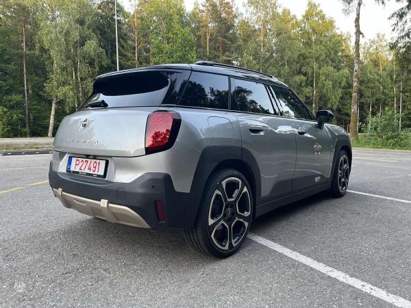 Grey MINI Aceman 2025 in Klaipeda, with an engine capacity of 0.00 L and mileage of 11 thousand km for 29000 €, photo 4 on AUTOMOTO.COM.LV