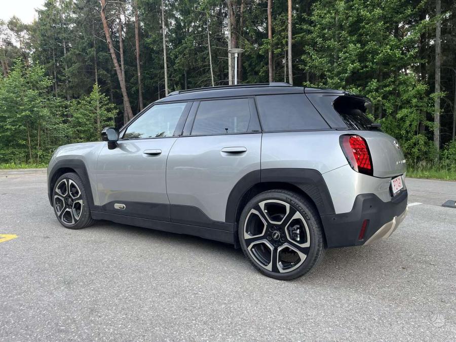 Grey MINI Aceman 2025 in Klaipeda, with an engine capacity of 0.00 L and mileage of 11 thousand km for 29000 €, photo 6 on AUTOMOTO.COM.LV
