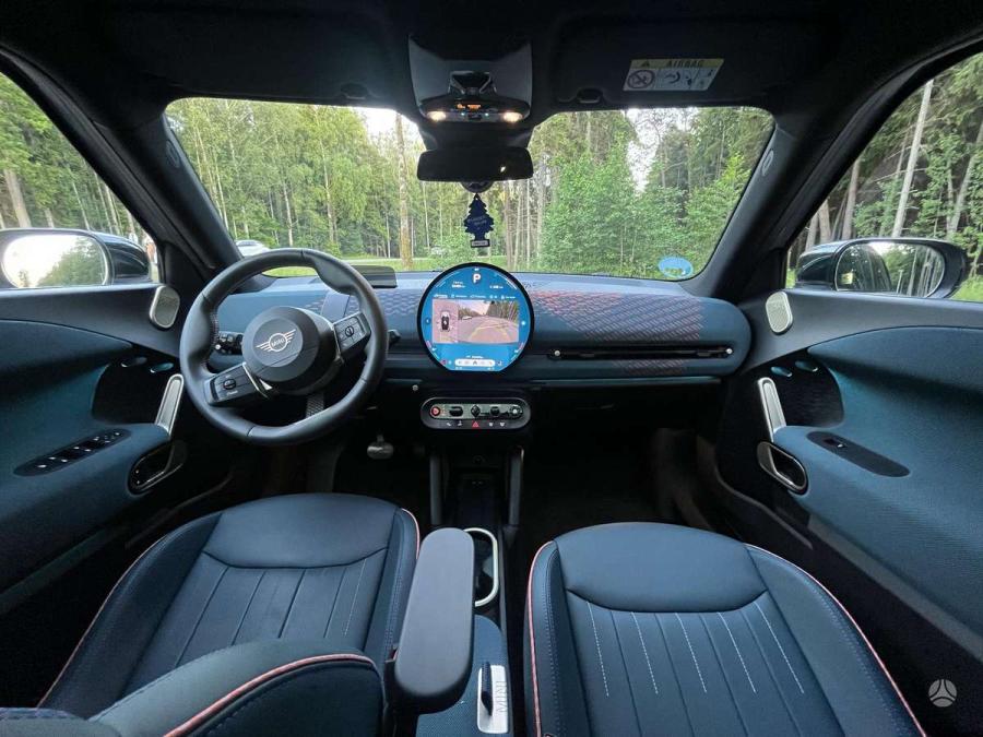 Grey MINI Aceman 2025 in Klaipeda, with an engine capacity of 0.00 L and mileage of 11 thousand km for 29000 €, photo 7 on AUTOMOTO.COM.LV