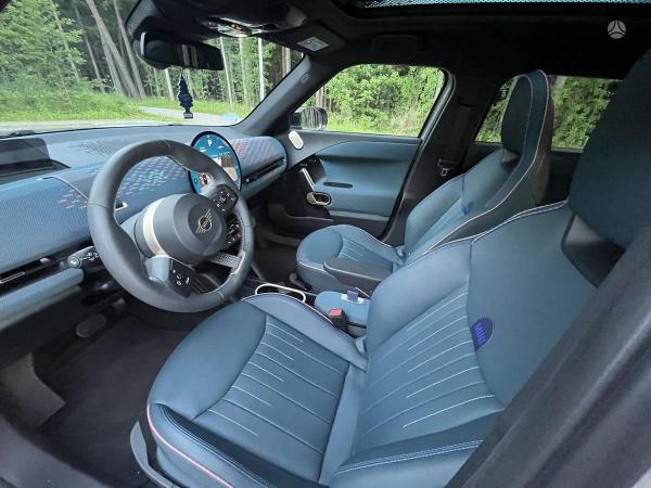 Grey MINI Aceman 2025 in Klaipeda, with an engine capacity of 0.00 L and mileage of 11 thousand km for 29000 €, photo 10 on AUTOMOTO.COM.LV