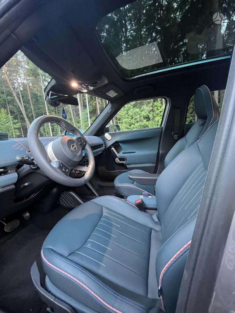 Grey MINI Aceman 2025 in Klaipeda, with an engine capacity of 0.00 L and mileage of 11 thousand km for 29000 €, photo 19 on AUTOMOTO.COM.LV