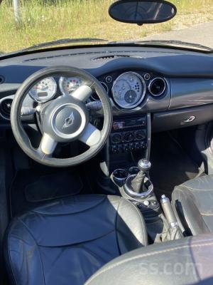 Black MINI Cabrio 2007 in Tukums, with an engine capacity of 1.60 L and mileage of 228 thousand km for 3690 €, photo 8 on AUTOMOTO.COM.LV