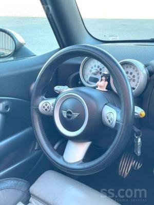 Black MINI Cabrio 2008 in Riga, with an engine capacity of 1.60 L and mileage of 265 thousand km for 5250 €, photo 14 on AUTOMOTO.COM.LV
