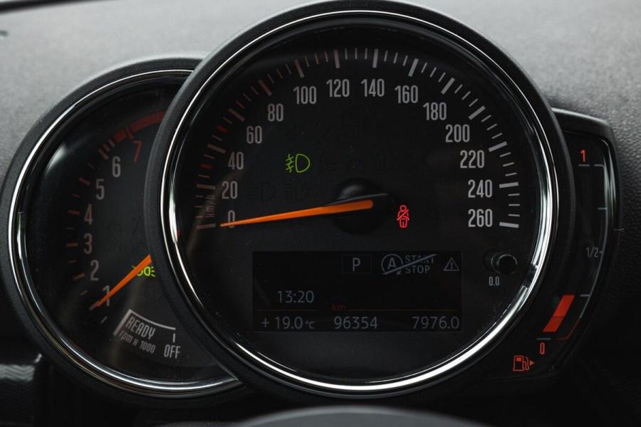 Black MINI Clubman 2022 in Ventspils, with an engine capacity of 1.50 L and mileage of 97 thousand km for 14850 €, photo 17 on AUTOMOTO.COM.LV