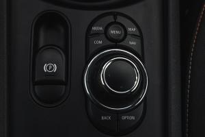 Black MINI Clubman 2022 in Ventspils, with an engine capacity of 1.50 L and mileage of 97 thousand km for 14850 €, photo 25 on AUTOMOTO.COM.LV