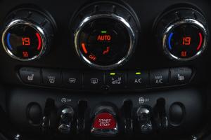 Black MINI Clubman 2022 in Ventspils, with an engine capacity of 1.50 L and mileage of 97 thousand km for 14850 €, photo 26 on AUTOMOTO.COM.LV