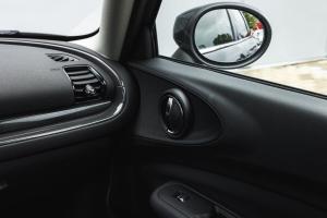 Black MINI Clubman 2022 in Ventspils, with an engine capacity of 1.50 L and mileage of 97 thousand km for 14850 €, photo 28 on AUTOMOTO.COM.LV