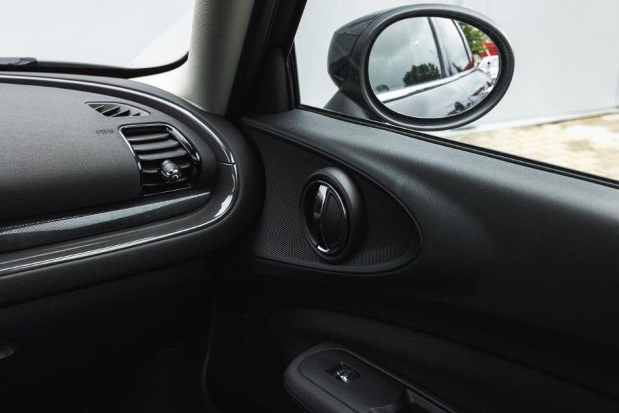 Black MINI Clubman 2022 in Ventspils, with an engine capacity of 1.50 L and mileage of 97 thousand km for 14850 €, photo 28 on AUTOMOTO.COM.LV