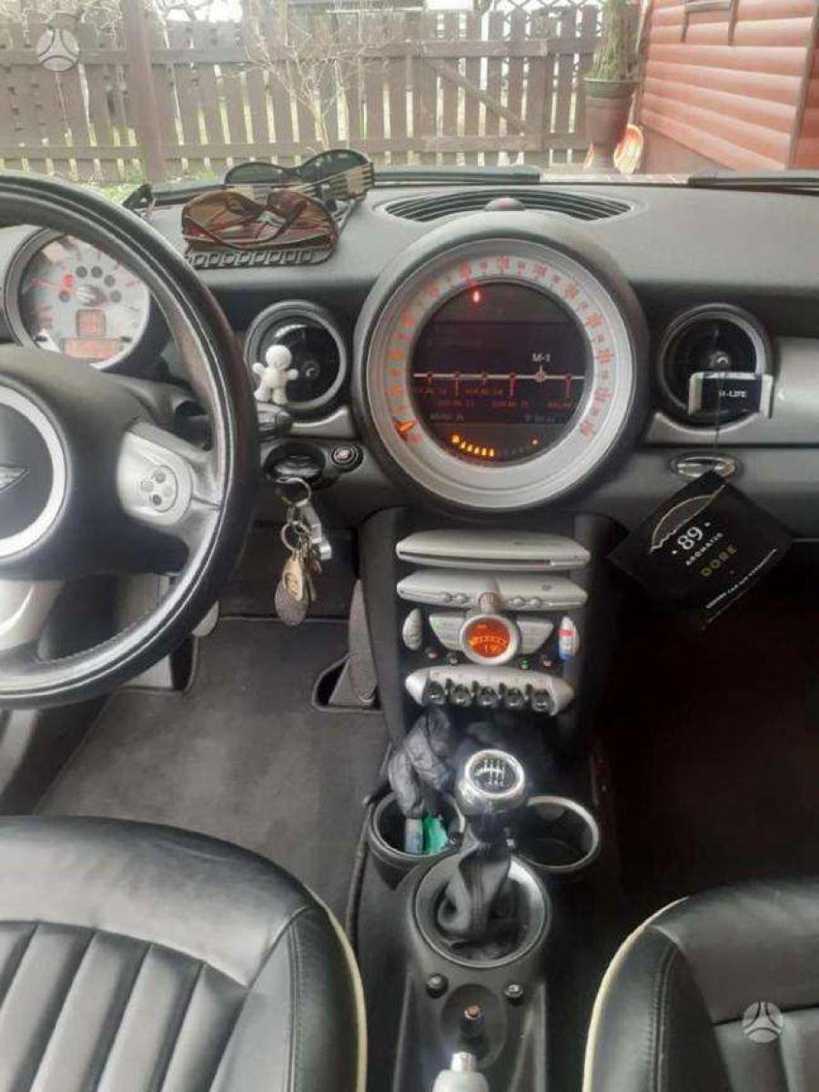 Black MINI Clubman 2008 in Klaipeda, with an engine capacity of 1.60 L and mileage of 321 thousand km for 2700 €, photo 17 on AUTOMOTO.COM.LV