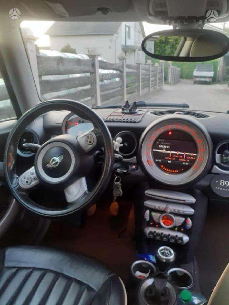 Black MINI Clubman 2008 in Klaipeda, with an engine capacity of 1.60 L and mileage of 321 thousand km for 2700 €, photo 19 on AUTOMOTO.COM.LV