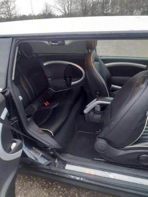 Black MINI Clubman 2008 in Klaipeda, with an engine capacity of 1.60 L and mileage of 321 thousand km for 2700 €, photo 20 on AUTOMOTO.COM.LV