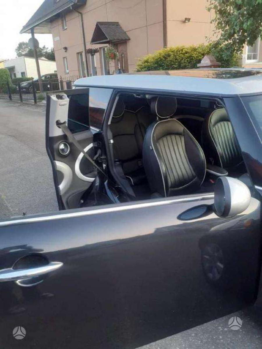 Black MINI Clubman 2008 in Klaipeda, with an engine capacity of 1.60 L and mileage of 321 thousand km for 2700 €, photo 21 on AUTOMOTO.COM.LV
