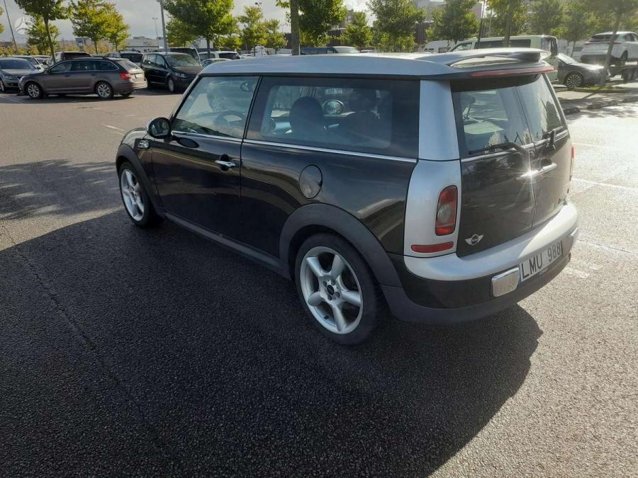 Black MINI Clubman 2009 in Klaipeda, with an engine capacity of 1.60 L and mileage of 302 thousand km for 2500 €, photo 7 on AUTOMOTO.COM.LV