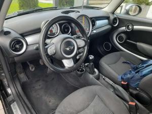 Black MINI Clubman 2009 in Klaipeda, with an engine capacity of 1.60 L and mileage of 302 thousand km for 2500 €, photo 9 on AUTOMOTO.COM.LV