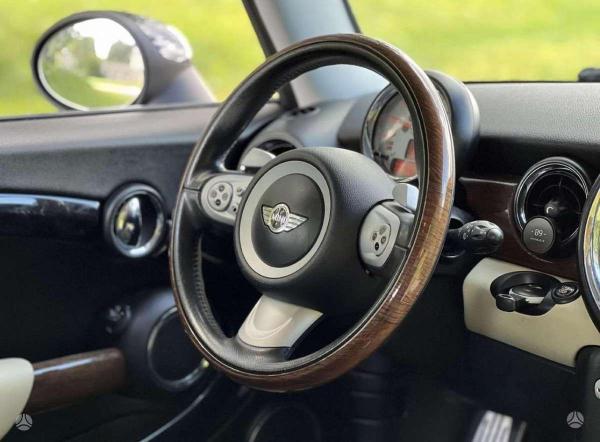 Black MINI Clubman 2009 in Vilnius, with an engine capacity of 0.00 L and mileage of 178 thousand km for 3050 €, photo 9 on AUTOMOTO.COM.LV
