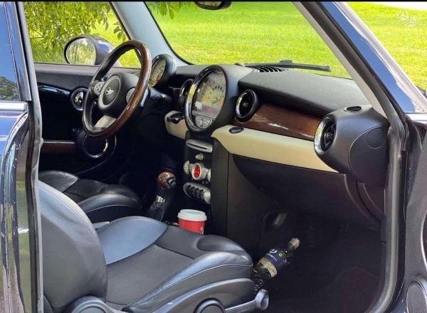 Black MINI Clubman 2009 in Vilnius, with an engine capacity of 0.00 L and mileage of 178 thousand km for 3050 €, photo 10 on AUTOMOTO.COM.LV