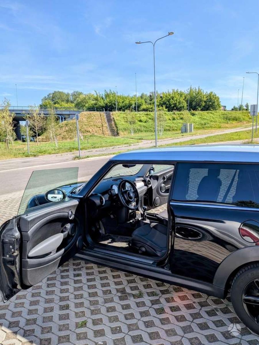 Black MINI Clubman 2010 in Klaipeda, with an engine capacity of 1.60 L and mileage of 239 thousand km for 3600 €, photo 10 on AUTOMOTO.COM.LV