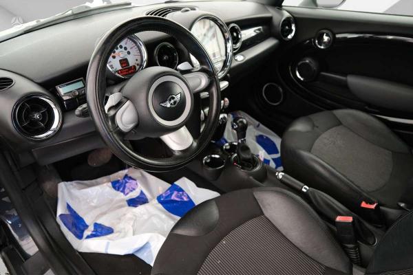 Black MINI Clubman 2007 in Kaunas, with an engine capacity of 1.60 L and mileage of 265 thousand km for 4590 €, photo 5 on AUTOMOTO.COM.LV