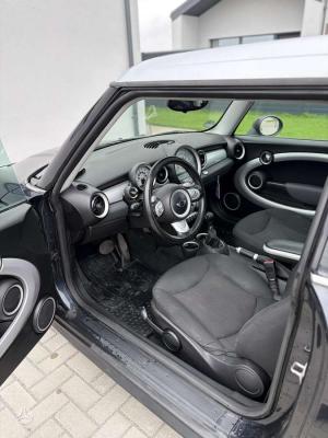 Black MINI Clubman 2007 in Kaunas, with an engine capacity of 1.56 L and mileage of 247 thousand km for 3400 €, photo 8 on AUTOMOTO.COM.LV