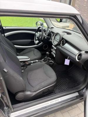 Black MINI Clubman 2007 in Kaunas, with an engine capacity of 1.56 L and mileage of 247 thousand km for 3400 €, photo 9 on AUTOMOTO.COM.LV