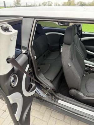 Black MINI Clubman 2007 in Kaunas, with an engine capacity of 1.56 L and mileage of 247 thousand km for 3400 €, photo 10 on AUTOMOTO.COM.LV