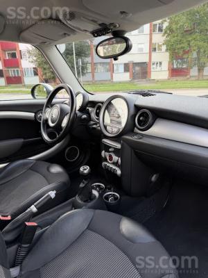 Melns MINI Clubman 2009 Aizkraukle, ar dzinēja tilpumu 1.60 L un nobraukumu 302 tūkst. km par 2490 €, foto 6 vietnē AUTOMOTO.COM.LV