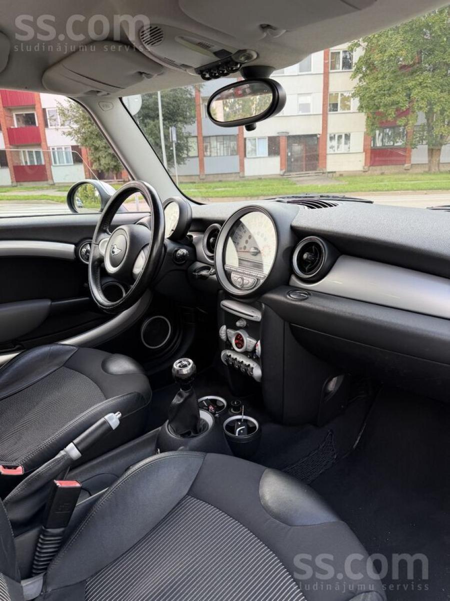 Melns MINI Clubman 2009 Aizkraukle, ar dzinēja tilpumu 1.60 L un nobraukumu 302 tūkst. km par 2490 €, foto 6 vietnē AUTOMOTO.COM.LV