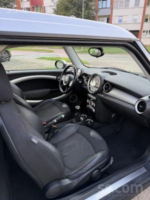 Melns MINI Clubman 2009 Aizkraukle, ar dzinēja tilpumu 1.60 L un nobraukumu 302 tūkst. km par 2490 €, foto 9 vietnē AUTOMOTO.COM.LV