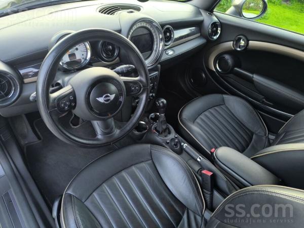 Black MINI Clubman 2013 in Riga, with an engine capacity of 2.00 L and mileage of 177 thousand km for 7999 €, photo 8 on AUTOMOTO.COM.LV