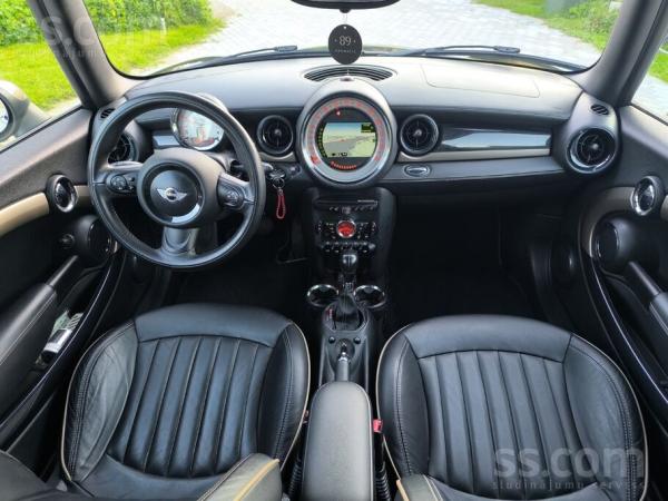 Black MINI Clubman 2013 in Riga, with an engine capacity of 2.00 L and mileage of 177 thousand km for 7999 €, photo 9 on AUTOMOTO.COM.LV