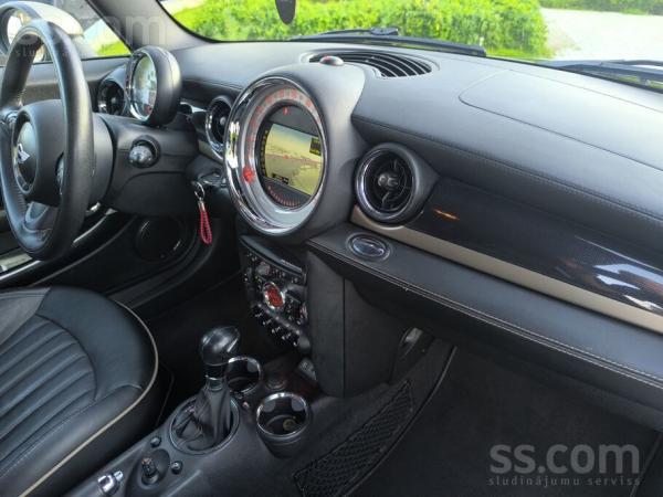 Black MINI Clubman 2013 in Riga, with an engine capacity of 2.00 L and mileage of 177 thousand km for 7999 €, photo 11 on AUTOMOTO.COM.LV
