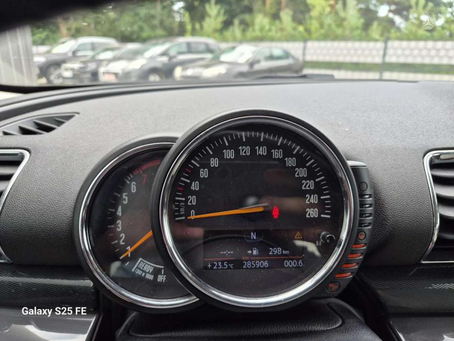 Black MINI Clubman 2017 in Taurage, with an engine capacity of 1.50 L and mileage of 285 thousand km for 5500 €, photo 25 on AUTOMOTO.COM.LV