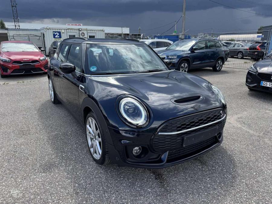 Black MINI Clubman 2021 in Kaunas, with an engine capacity of 2.00 L and mileage of 154 thousand km for 15900 €, photo 3 on AUTOMOTO.COM.LV