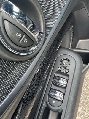 Black MINI Clubman 2021 in Kaunas, with an engine capacity of 2.00 L and mileage of 154 thousand km for 15900 €, photo 10 on AUTOMOTO.COM.LV