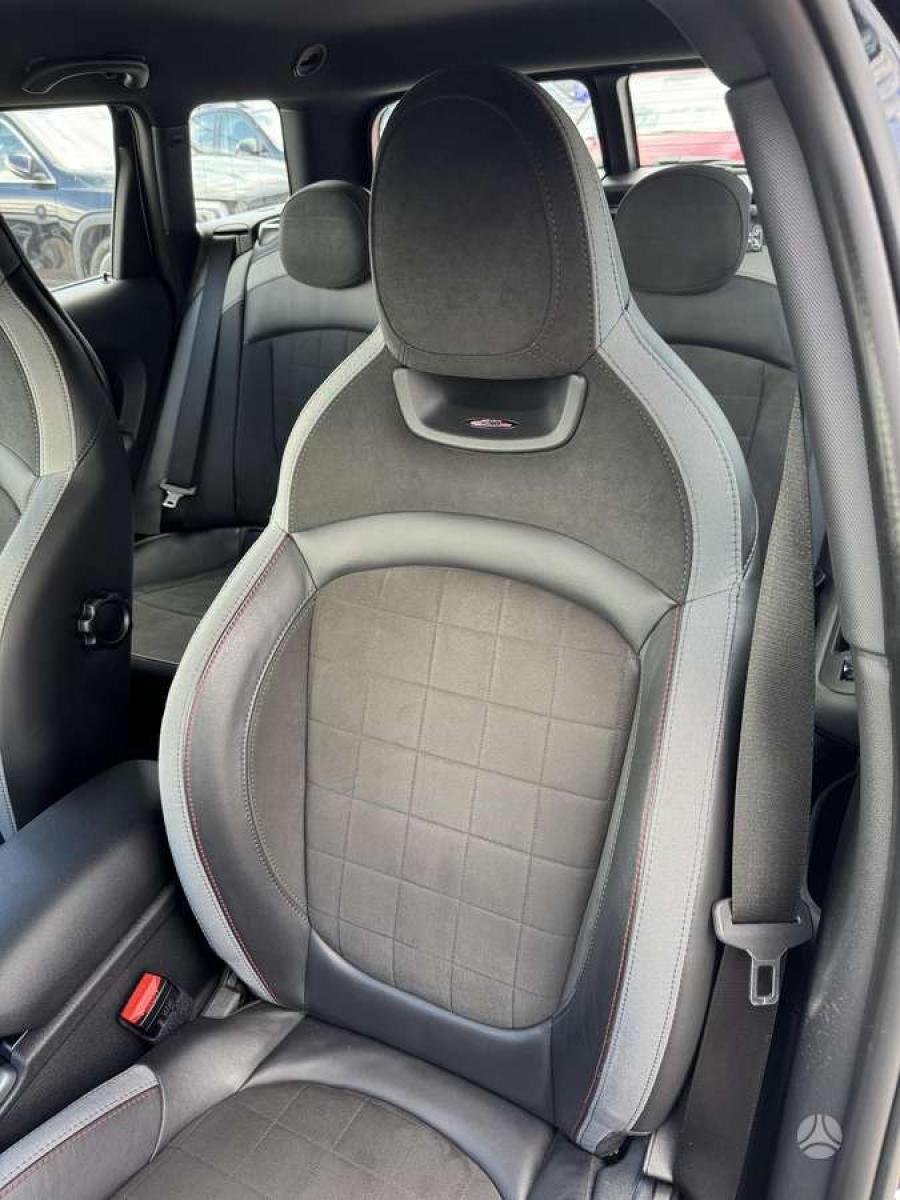 Black MINI Clubman 2021 in Kaunas, with an engine capacity of 2.00 L and mileage of 154 thousand km for 15900 €, photo 13 on AUTOMOTO.COM.LV