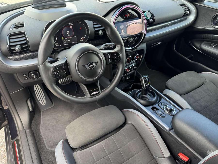 Black MINI Clubman 2021 in Kaunas, with an engine capacity of 2.00 L and mileage of 154 thousand km for 15900 €, photo 14 on AUTOMOTO.COM.LV