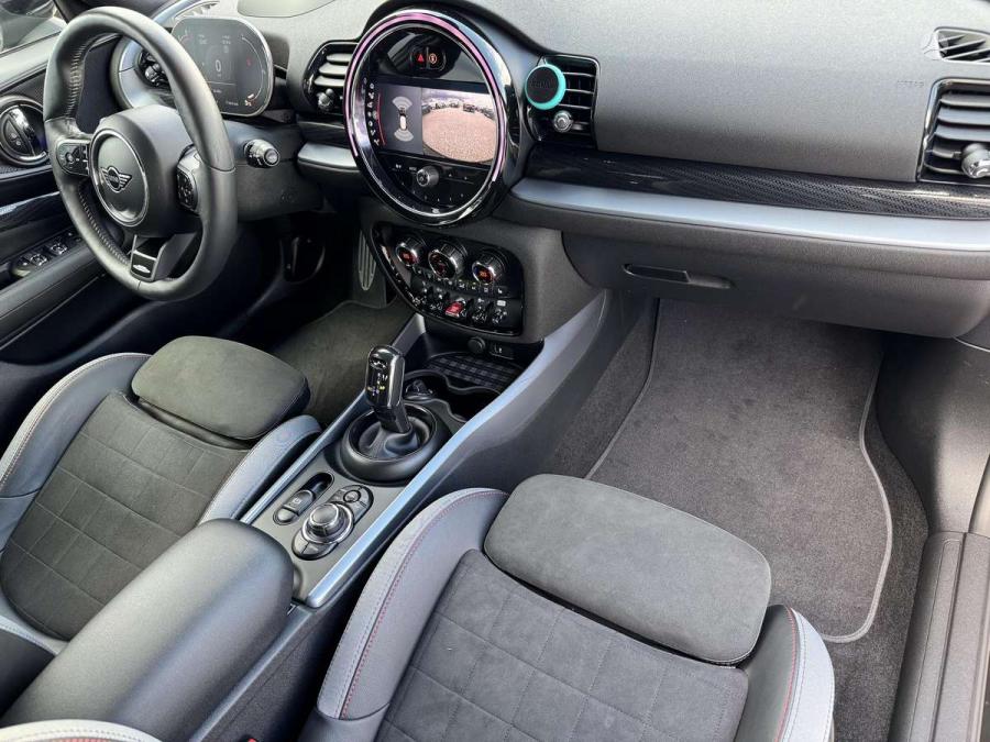 Black MINI Clubman 2021 in Kaunas, with an engine capacity of 2.00 L and mileage of 154 thousand km for 15900 €, photo 15 on AUTOMOTO.COM.LV