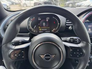 Black MINI Clubman 2021 in Kaunas, with an engine capacity of 2.00 L and mileage of 154 thousand km for 15900 €, photo 17 on AUTOMOTO.COM.LV
